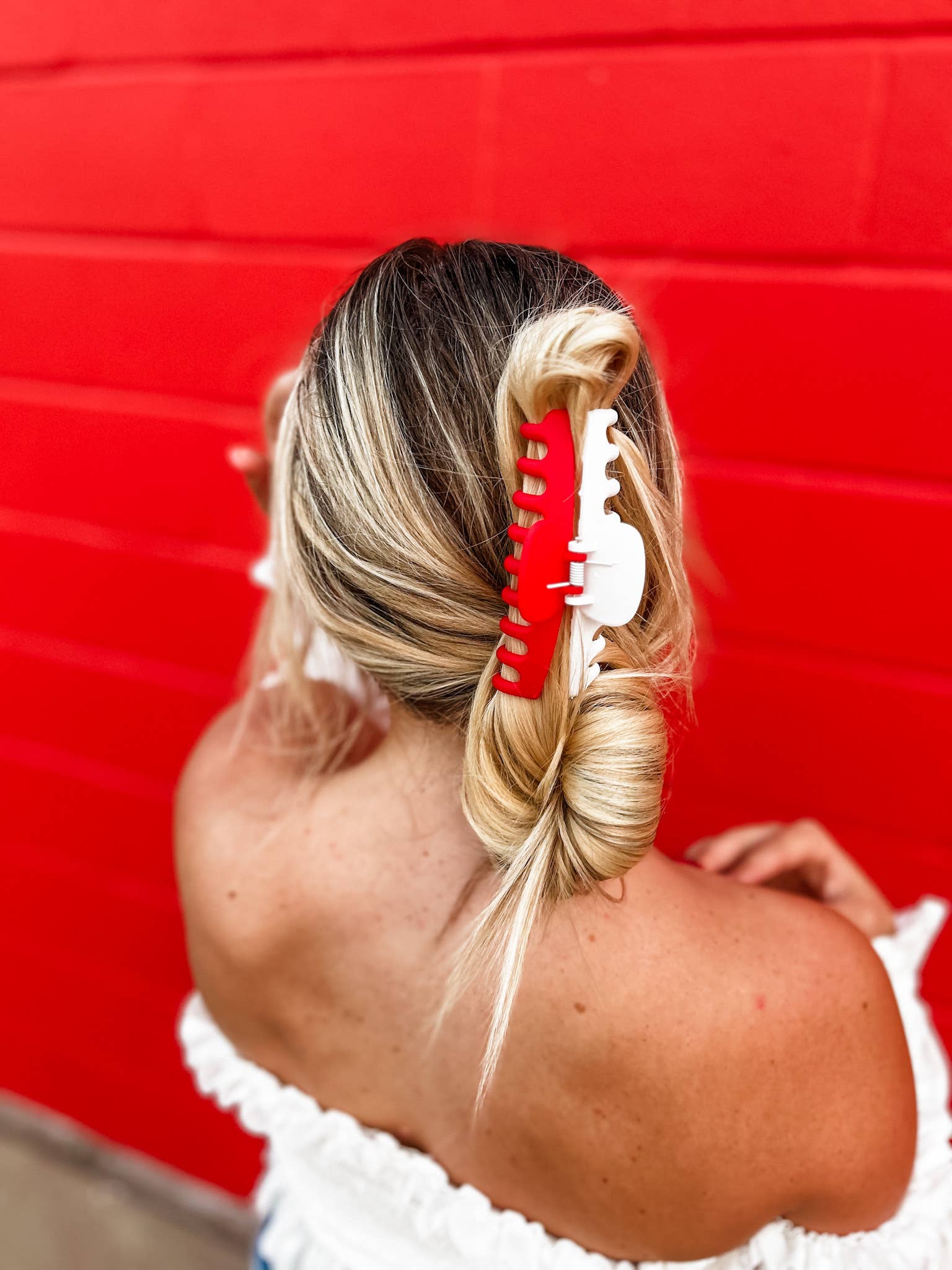Red/White Two-Toned Classic Claw – Sandhills Clothing Co.